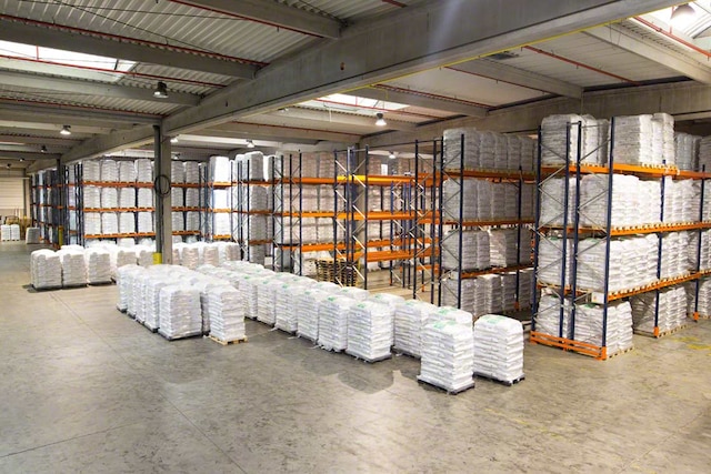 Centros de distribuição: mais rápido, mais seguro - Mecalux.pt